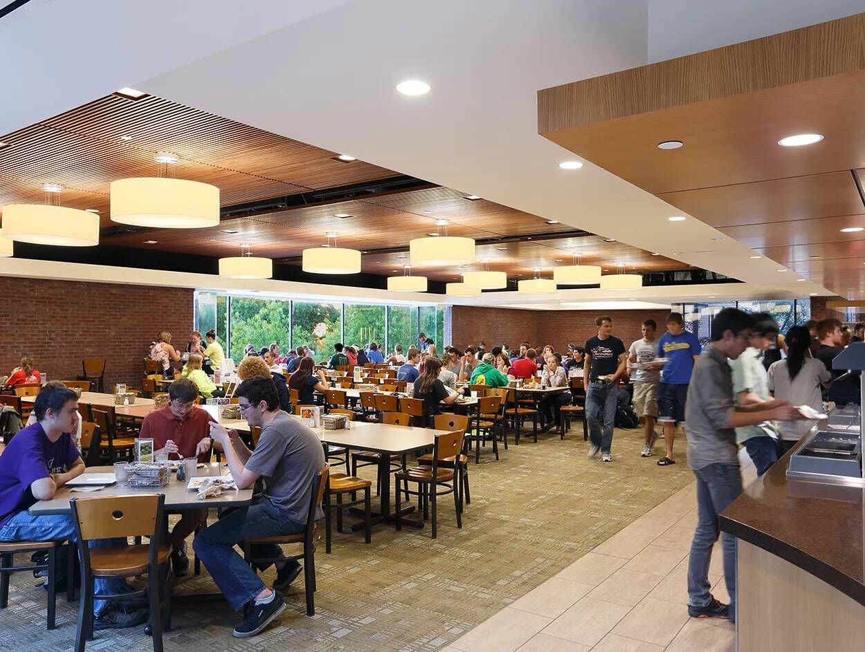Thomas commons, student dining area | The Boelter Companies