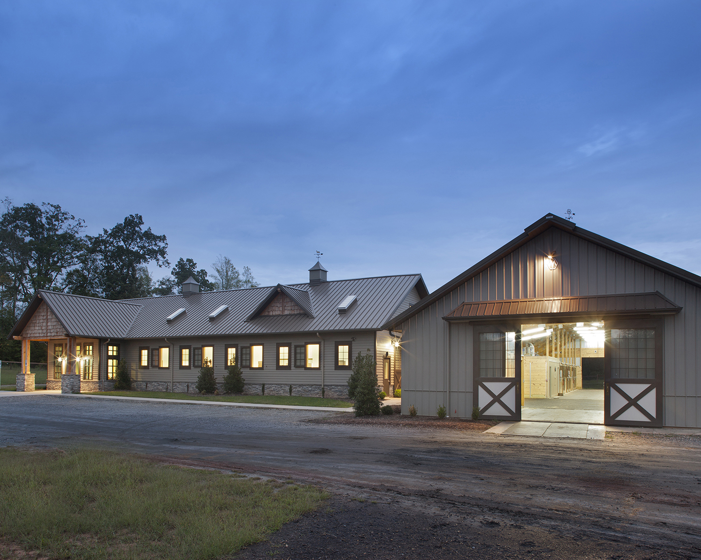 TryonEquineHospital WestSideExterior2 | Animal Arts