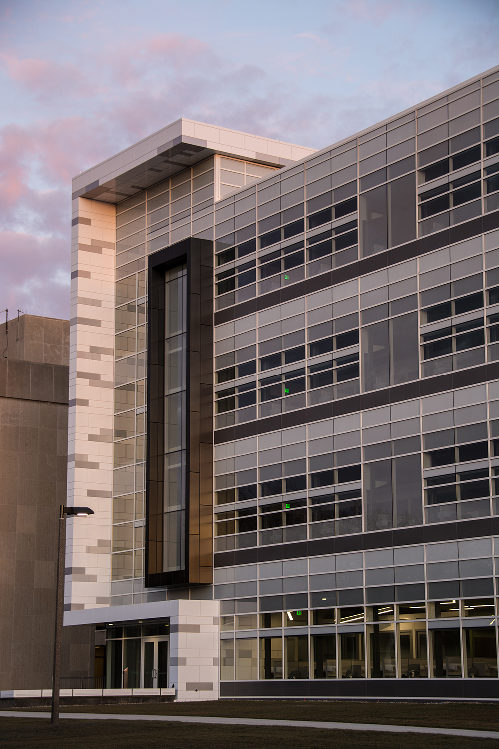 Tube Lite MSU Bio Engineering Facility Exterior Side View | Tubelite