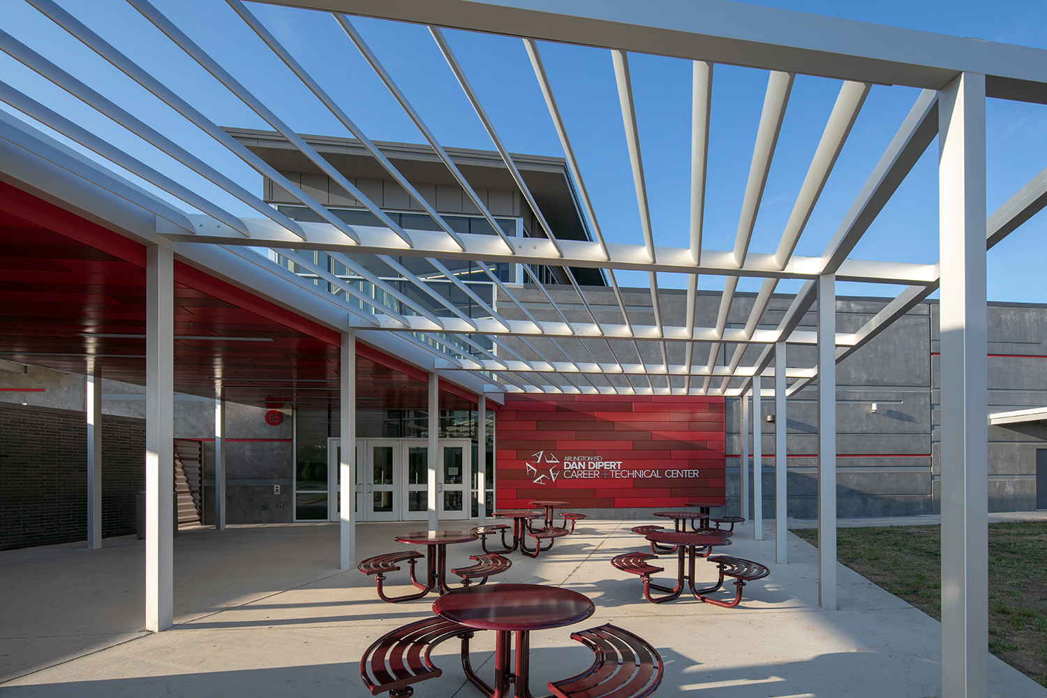Tubelite AISD Dan Dipert Career Technical Center exterior patio | Tubelite