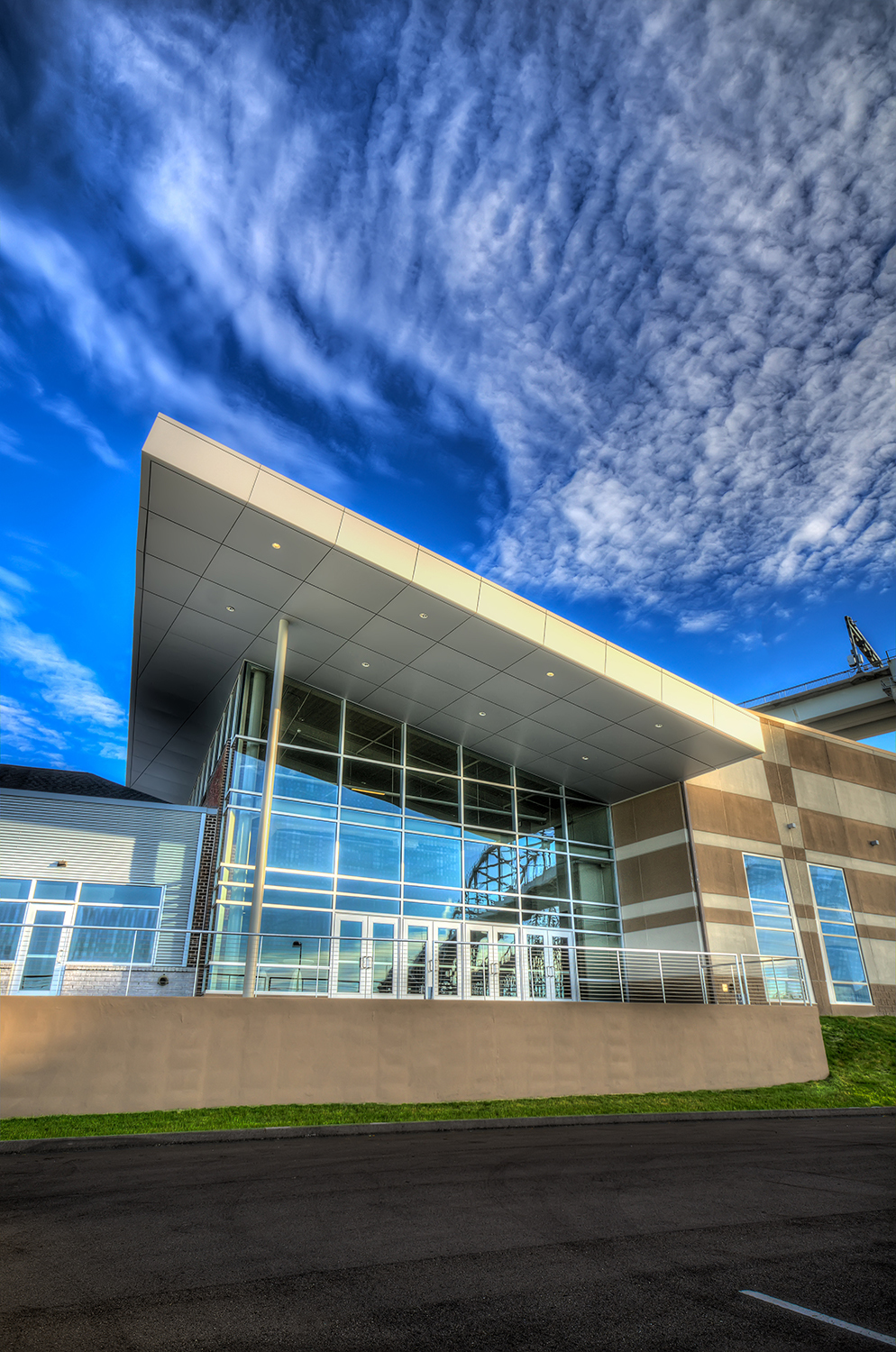 Tubelite Blue Water Convention Center Curtainwall exterior | Tubelite