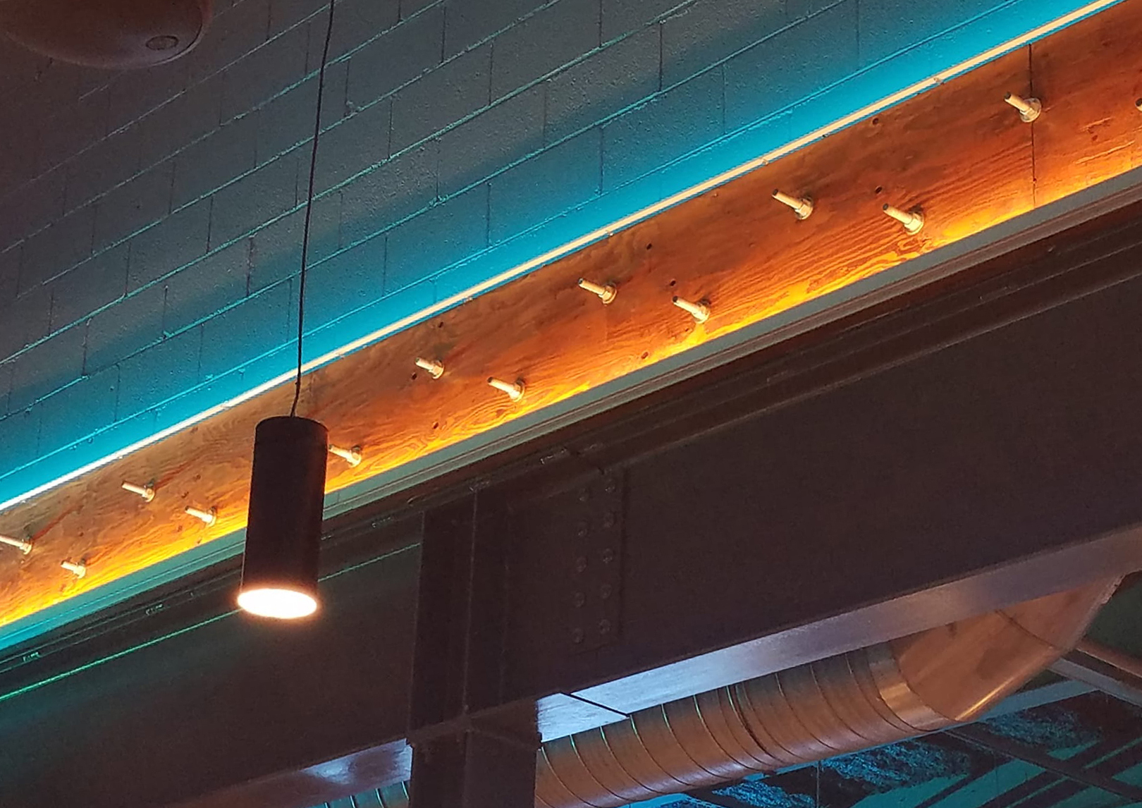 Uniform Linear Chesapeake's Restaurant Bar Restaurant RGB Linear LED ...