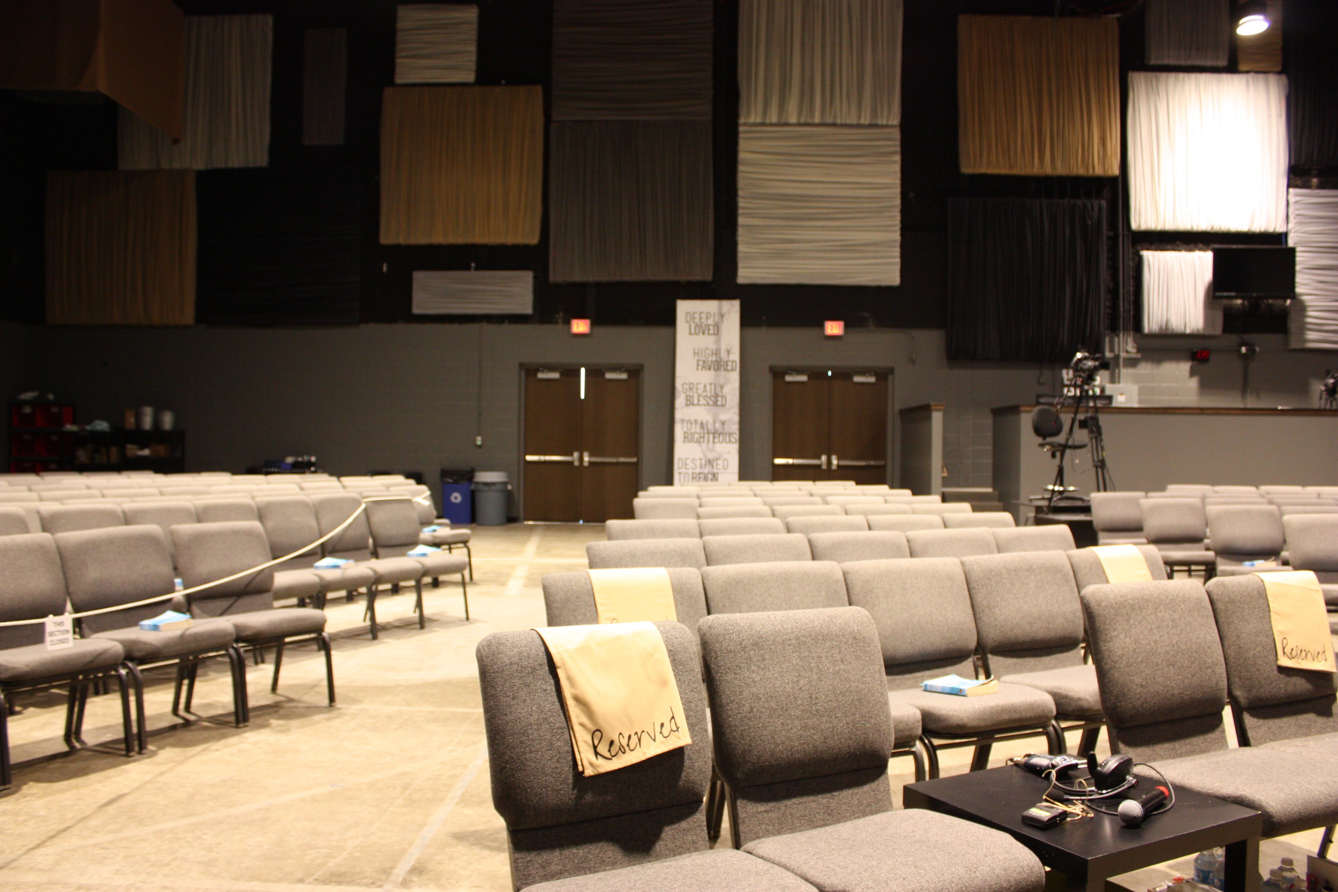 Vanman_The_Crossing_Church_interior | Vanman Architects and Builders