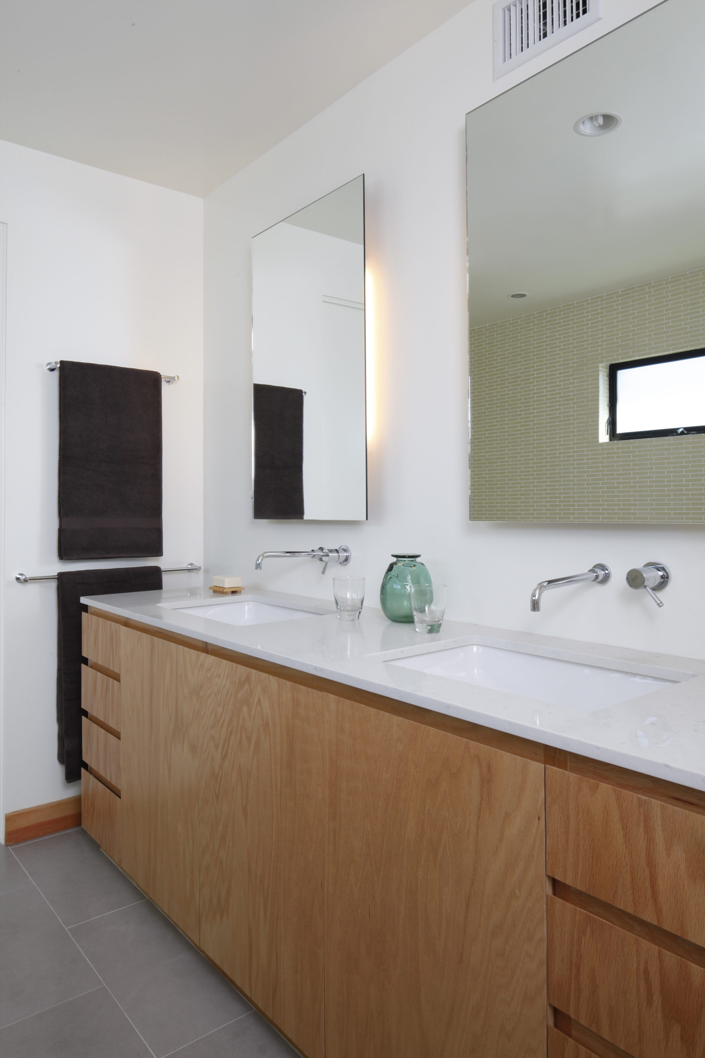 Vertebrae Architecture Poinsetta Avenue Interior Bathroom Vanity ...